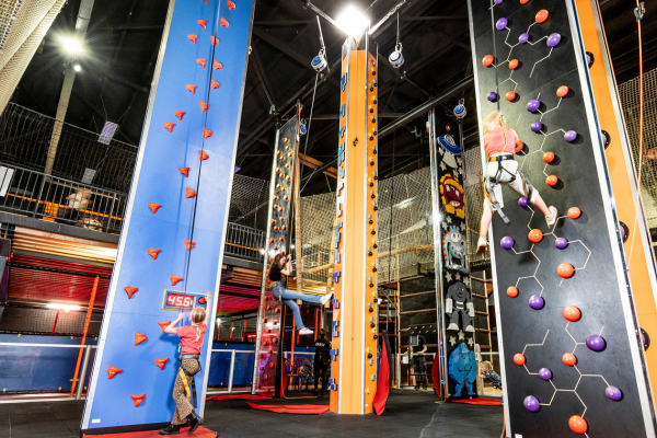 Indoor klimmen en klauteren | Skyzone - Sport-ID